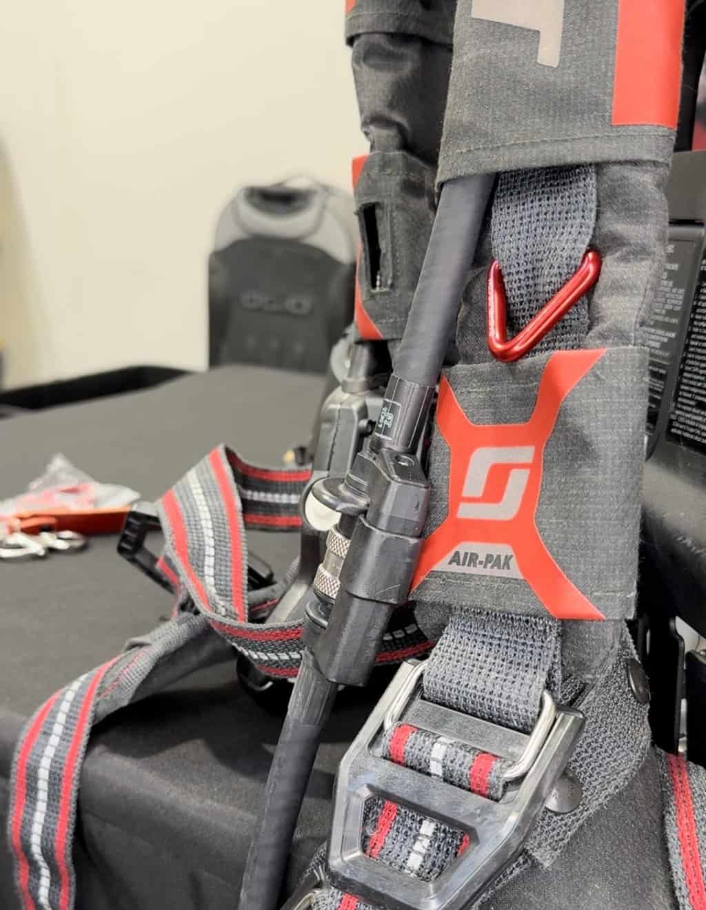 QRS Carabiner - BAShields